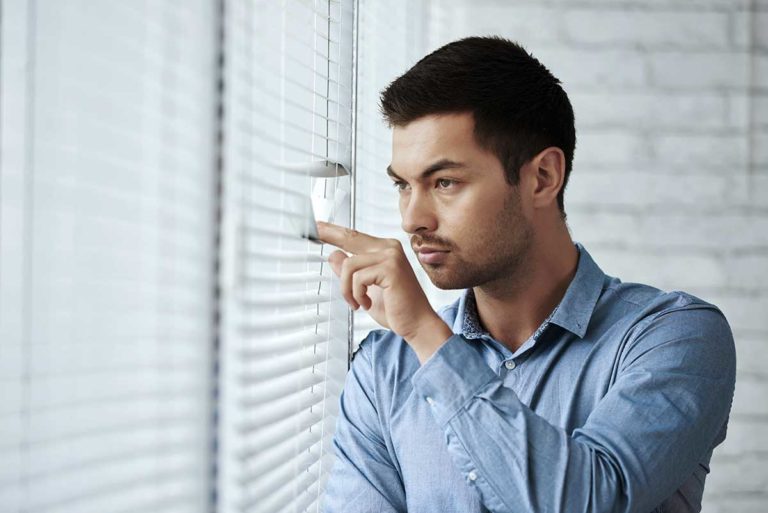 Qué es el trastorno delirante: síntomas y tratamiento